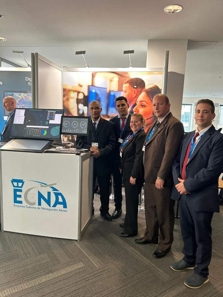 Empresa cubana de navegación aérea con novedades en feria de Canadá (+Fotos) (+Video) - Noticias ...