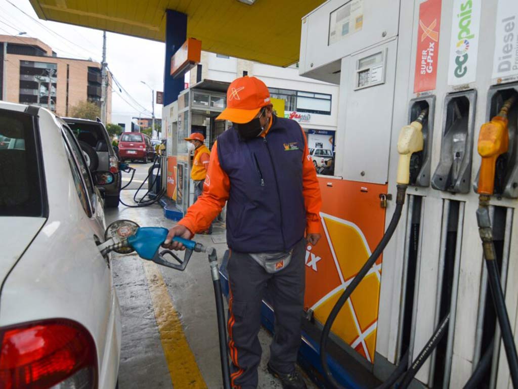 Aumenta venta de gasolina previo a fin de subsidios en Ecuador - Noticias Prensa Latina