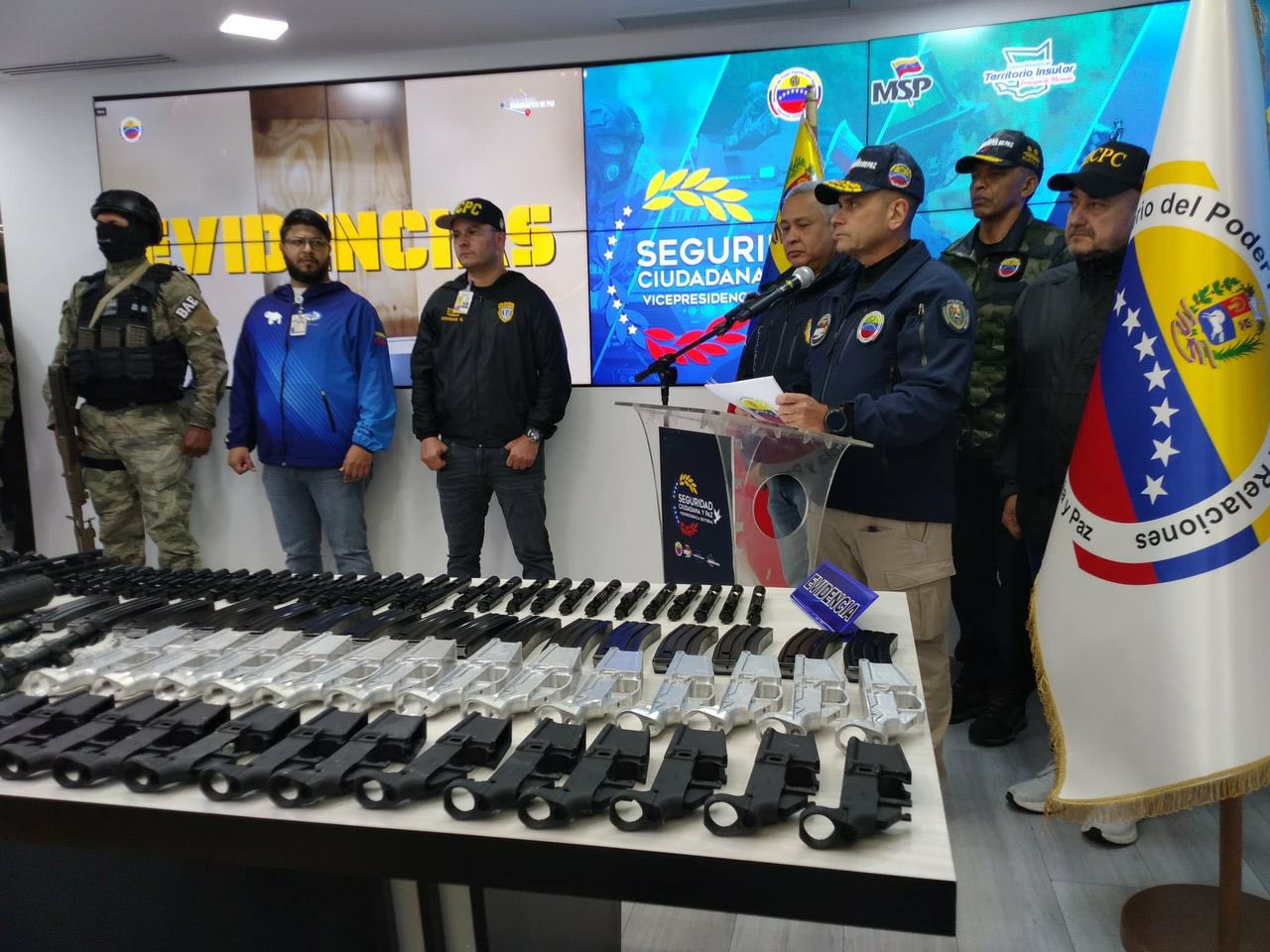 Desmantelan banda criminal traficante de armas de EEUU a Venezuela - Noticias Prensa Latina