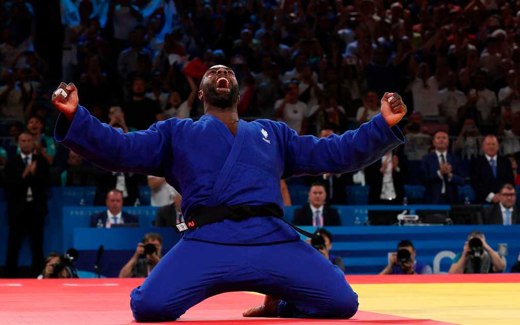 Teddy Riner es leyenda y la Torre Eiffel testigo - Noticias Prensa Latina