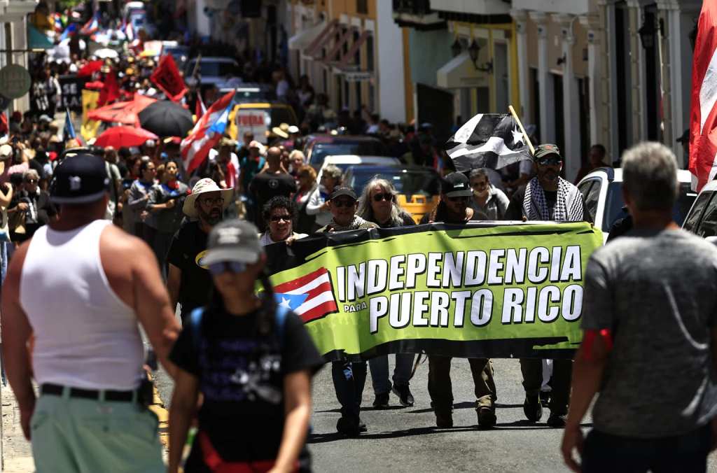 Marcha reclama la libertad y soberanía plena de Puerto Rico - Noticias Prensa Latina