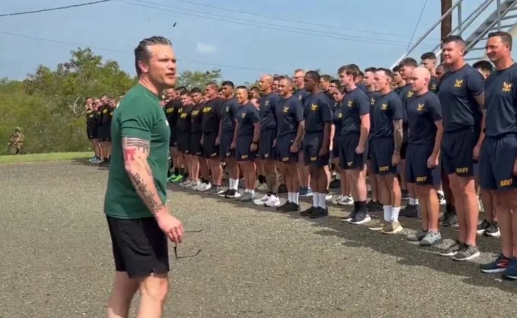Pete Hegseth llegó a base naval de EEUU en Guantánamo - Noticias Prensa ...